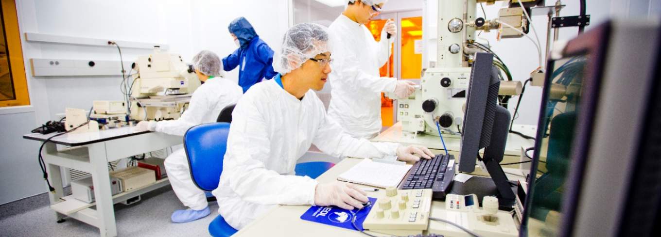 Clean Room Facility - Department of Electrical Engineering - University ...